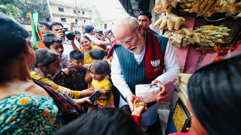 PM Modi’s jhalmuri pitstop sparks row; TMC alleges Jharkhand CM Soren’s ...