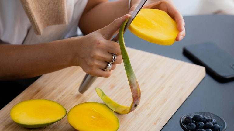 Can mangoes raise your blood sugar levels? Dietitian shares best ways ...