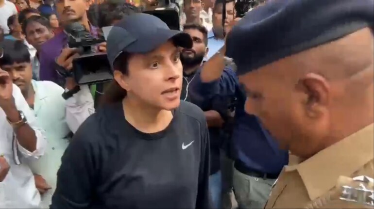 'It takes absolute courage': Support pours in for Mumbai woman who ...