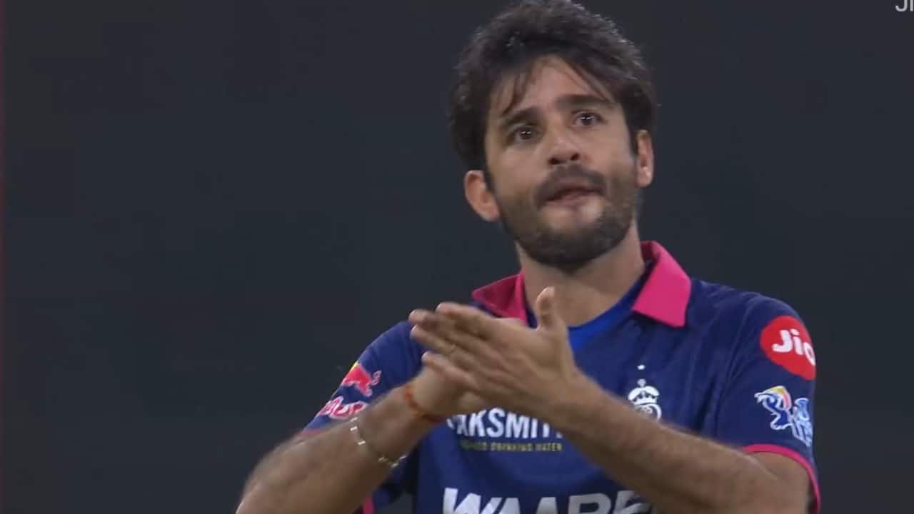 WATCH: Ravi Bishnoi fires shot at Lucknow Super Giants with notebook ...