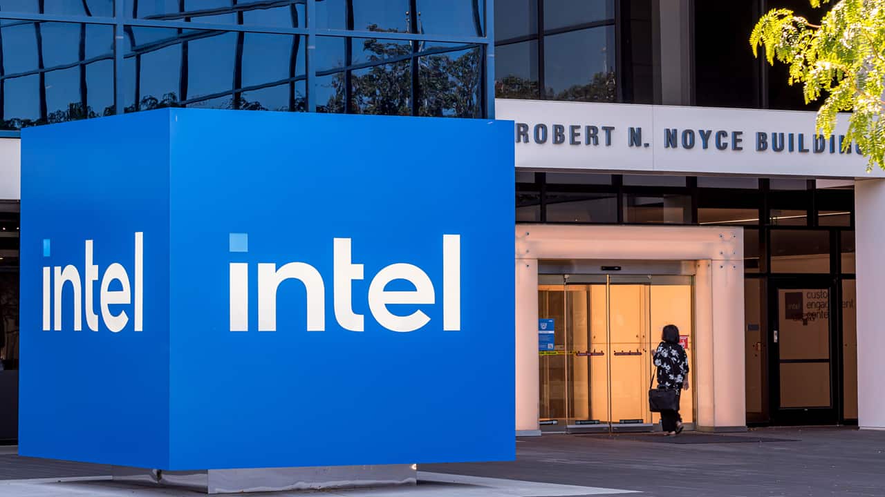 Intel launches Xeon 6+ processors and new Ethernet portfolio for AI ...