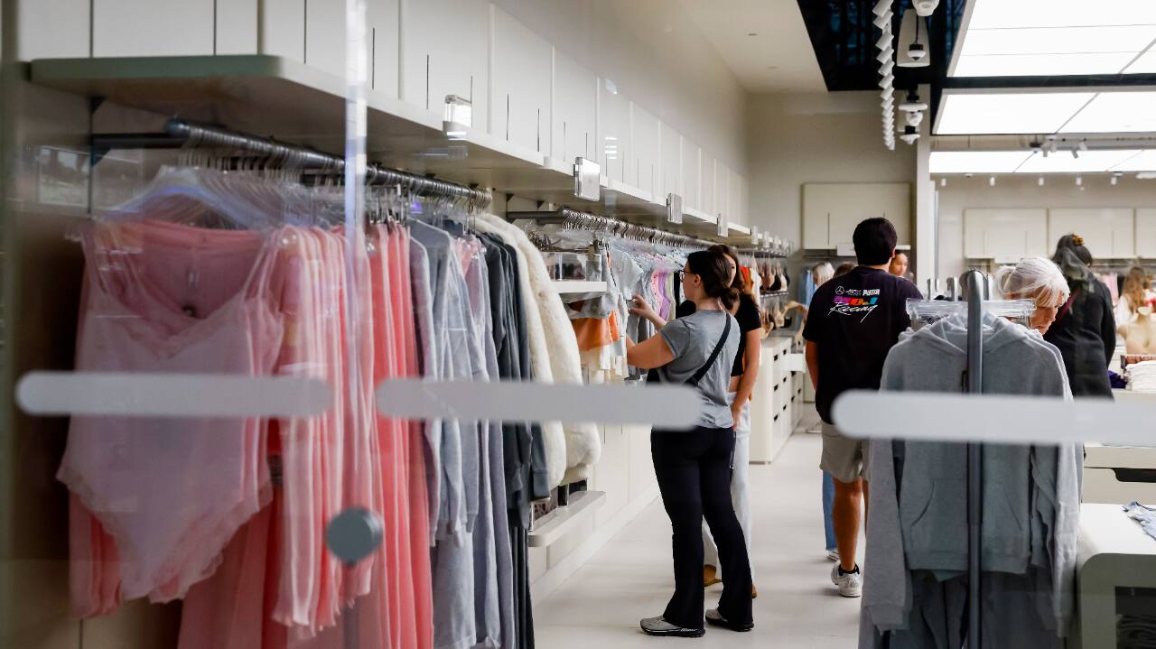 US consumer sentiment falls to record low on inflation