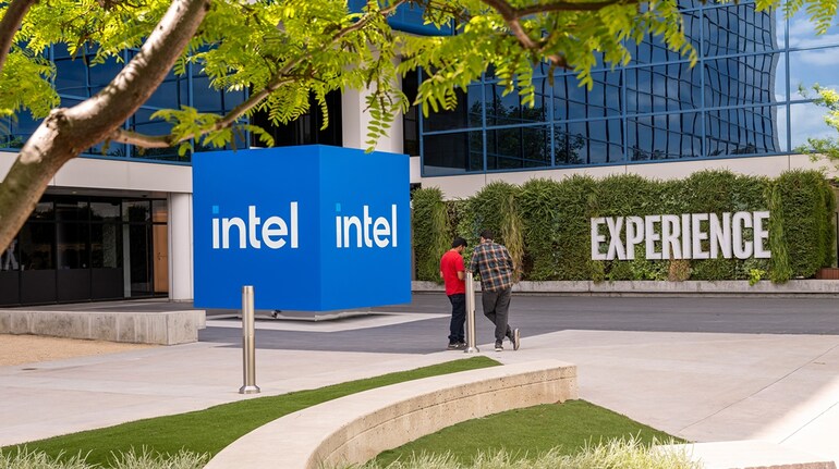 Intel shares eclipse dot-com peak after blockbuster forecast