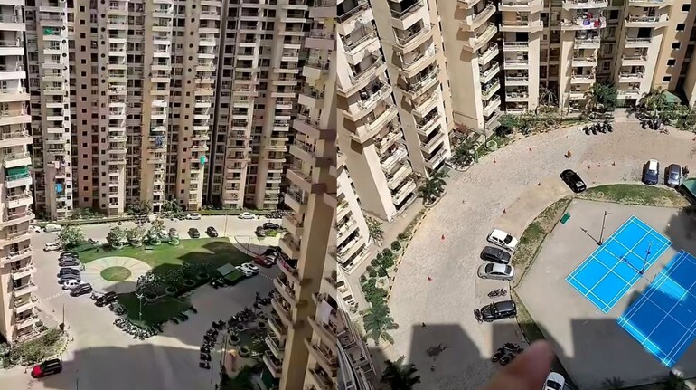 'Chawl life with premium maintenance': Man shows reality of living in a ...