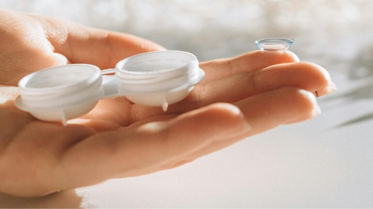 Sleeping with contact lenses or overwearing them? Correct these small ...