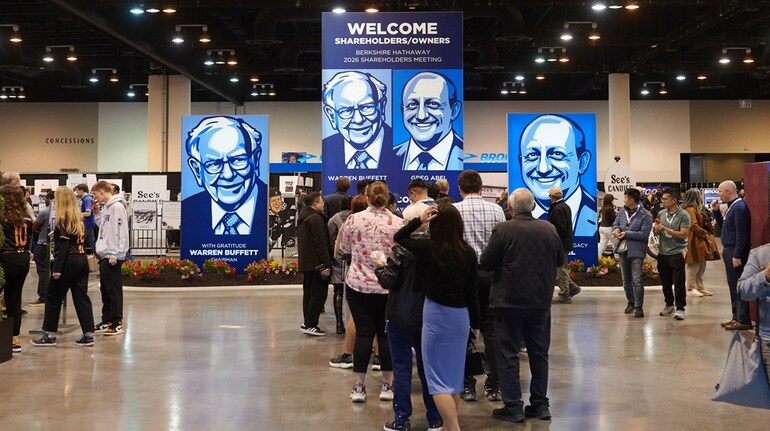 Berkshire investors praise Greg Abel at post-Buffett meeting