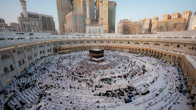 Saudi Arabia issues warning ahead of Hajj, says fake permits and ...