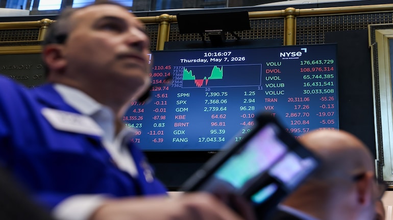S&P 500 rises toward all-time highs on strong jobs