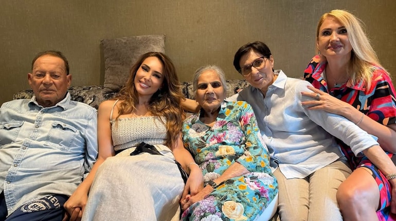 Iulia Vantur shares loving Mother’s Day post featuring Salman Khan’s family