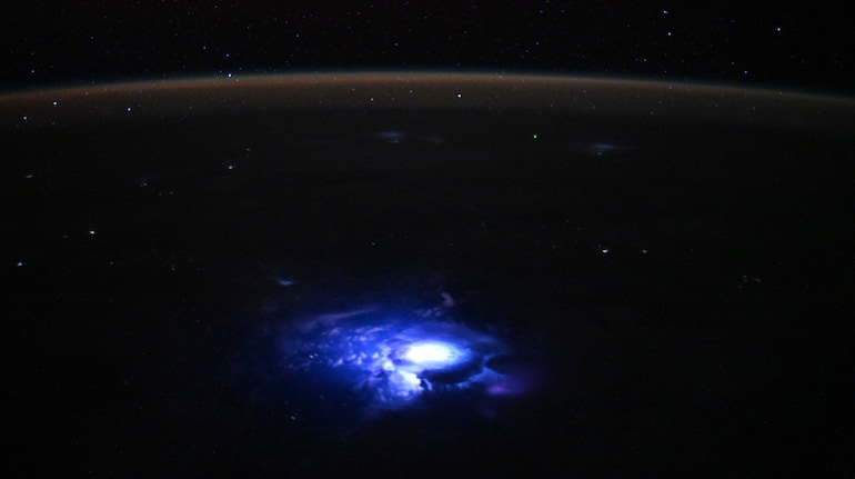 Astronaut captures ‘Monster Thundercloud’ lightning flash from space in ...