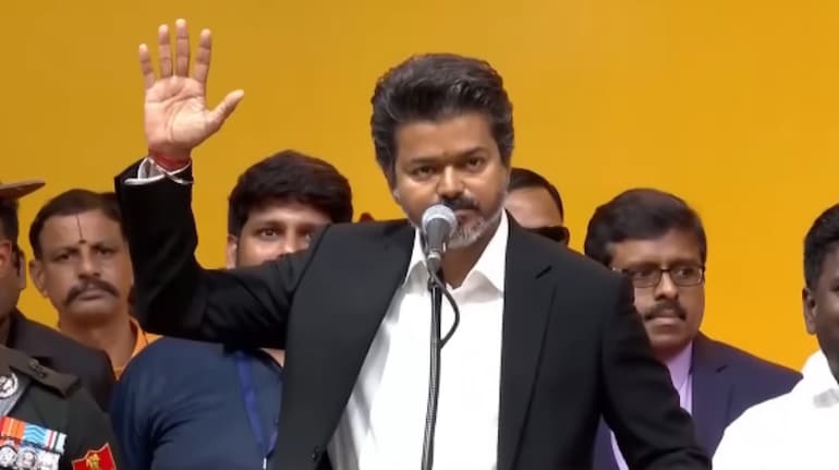 Was Vijay wearing a Sikh Kada and Hindu Kalawa during his CM oath ...