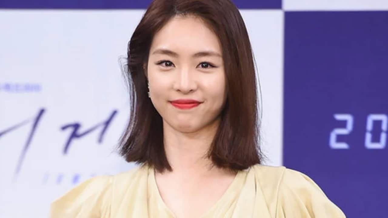 Perfect Crown actress Lee Yeon reveals her driving scene was a CGI ...