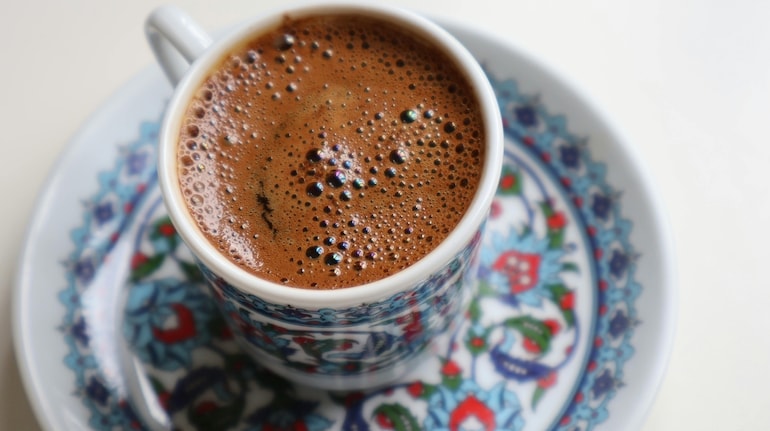 Drinking 2 to 3 cups of coffee or tea daily can lower dementia risk by ...