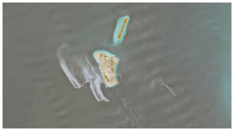 Iran oil flows most likely cut by spill, TankerTrackers says
