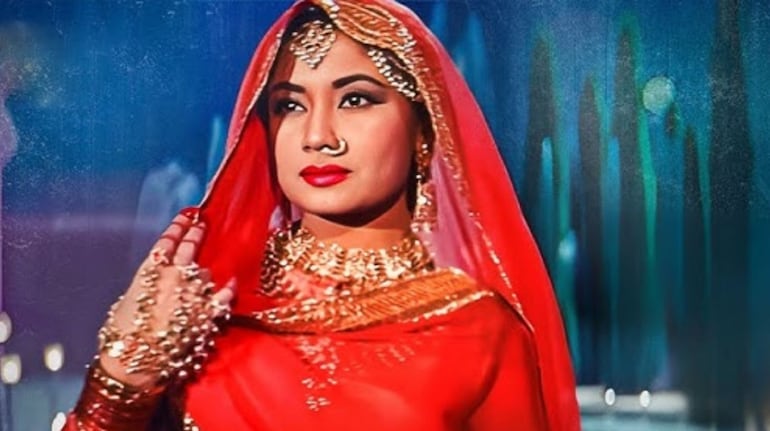 Meena Kumari died penniless at 38, had liver issues due to Alcohol ...