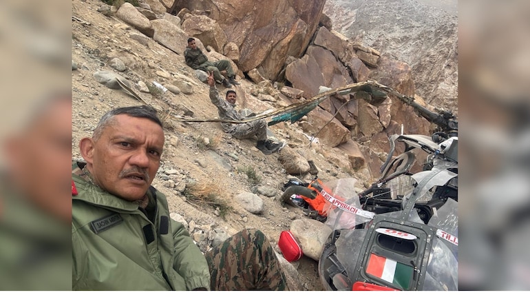 Three army officers survive Leh helicopter crash, Major General clicks ...