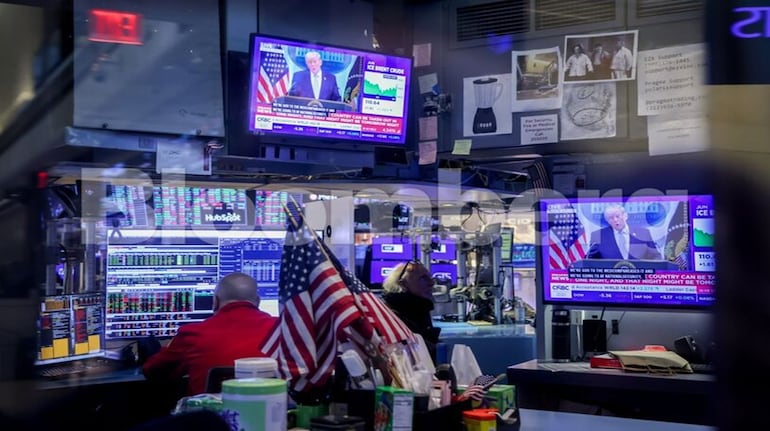 Wall Street: US stock futures extend gains from record highs as traders ...