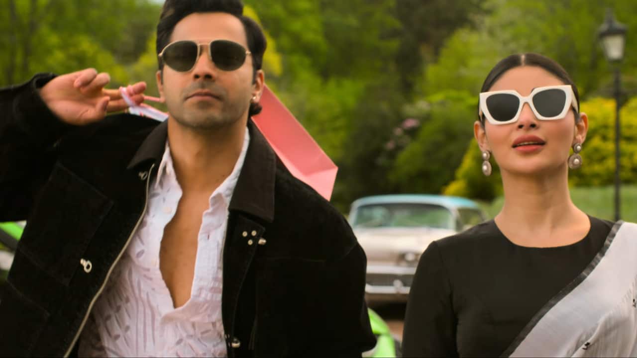 Hai Jawani Toh Ishq Hona Hai trailer: Netizens criticise 40-year-old ...