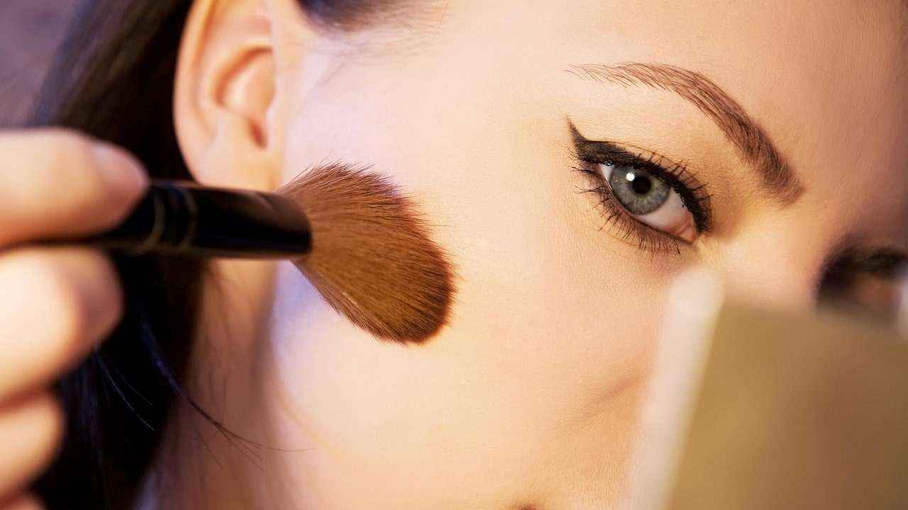 Beauty tips: Opt for lighter, breathable make up in summer to look ...