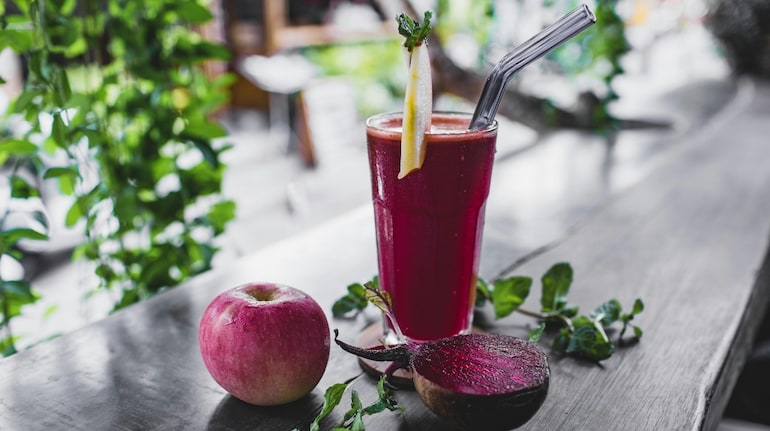 Drinking beetroot juice daily helps in healthy ageing; spinach and kale ...