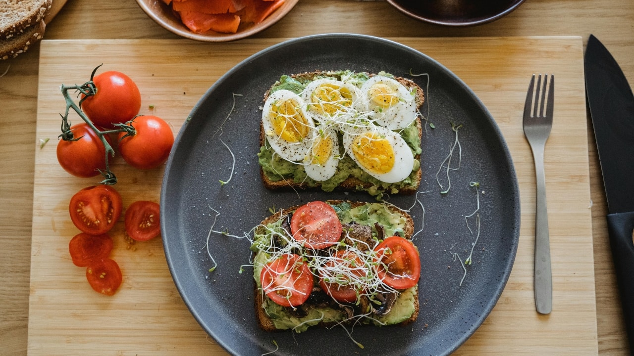 10 healthy, protein-rich breakfast options that will keep you full for ...