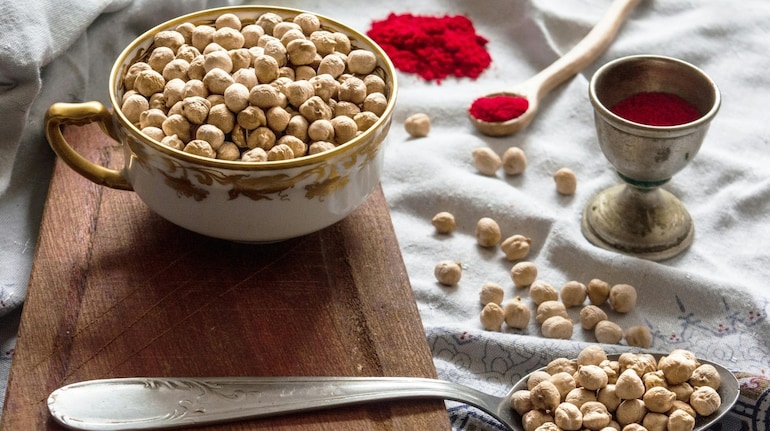 Diet tips: Chickpeas, legumes and tofu can cut high blood pressure by ...