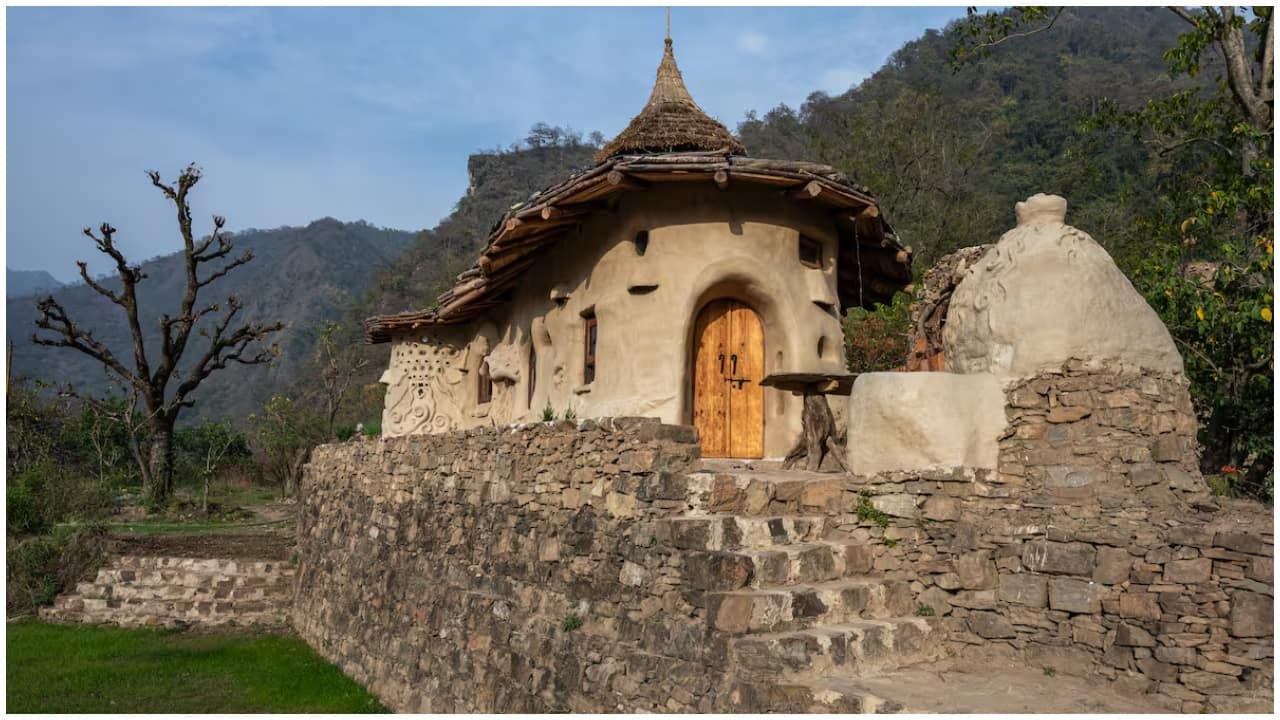 Delhi siblings quit corporate jobs to build mudhouse in Rishikesh by ...