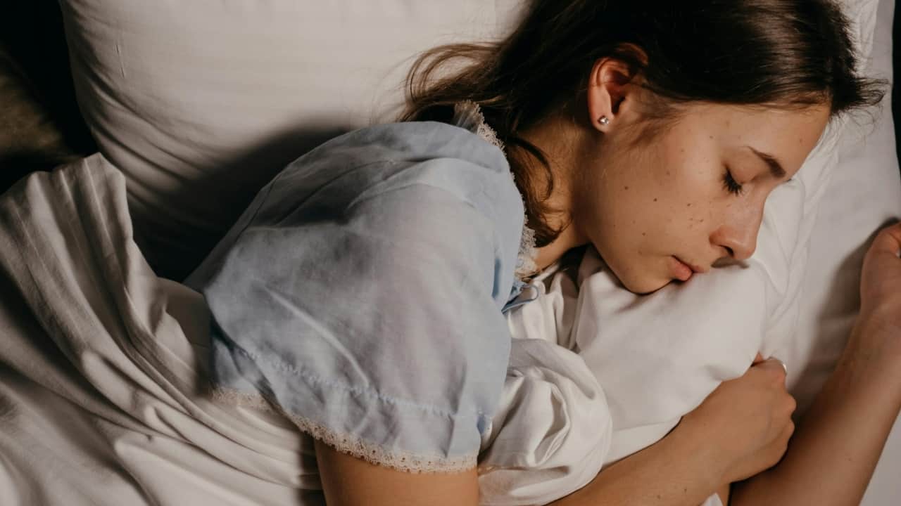 Struggling to sleep? US cardiologist shares 4 effective bedtime tips