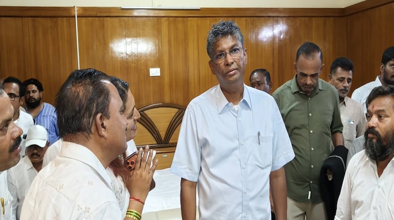 Satish Jarkiholi likely to lead Karnataka Congress as Shivakumar set ...