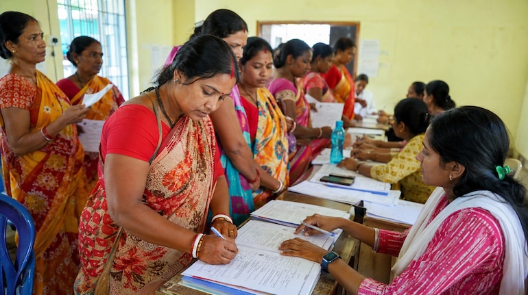 West Bengal begins enrollment of Annapurna Yojana form women ...