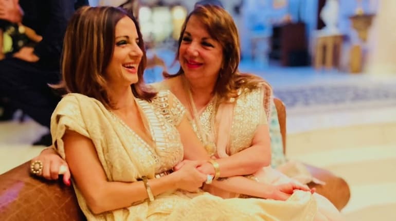 Sussanne Khan remembers late mom Zarine Khan on Eid, says, “ Eid ...