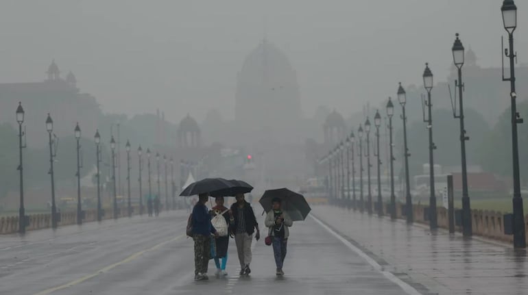 Government sends ‘Extremely Severe Alert’ to phones as thunderstorm ...
