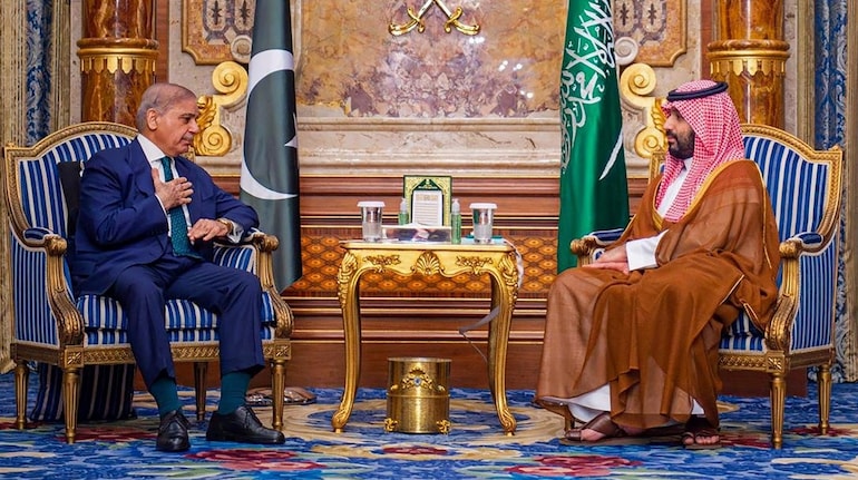 Pakistan sends diplomatic protection personnel to Saudi Arabia for ...