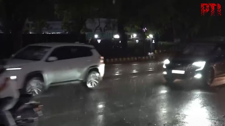 Rain, thunderstorms hit Delhi; flight operations affected amid red alert