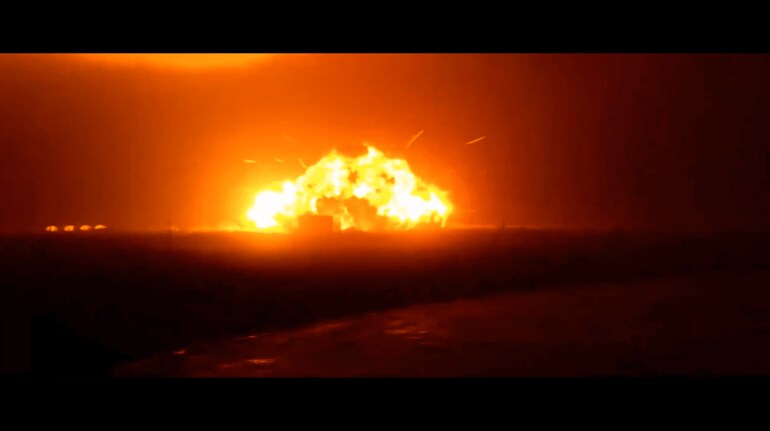 Jeff Bezos’ Blue Origin’s New Glenn rocket explodes during engine test ...