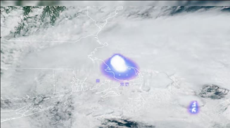 Meteor travelling at 75,000 mph causes loud booms across northeastern ...