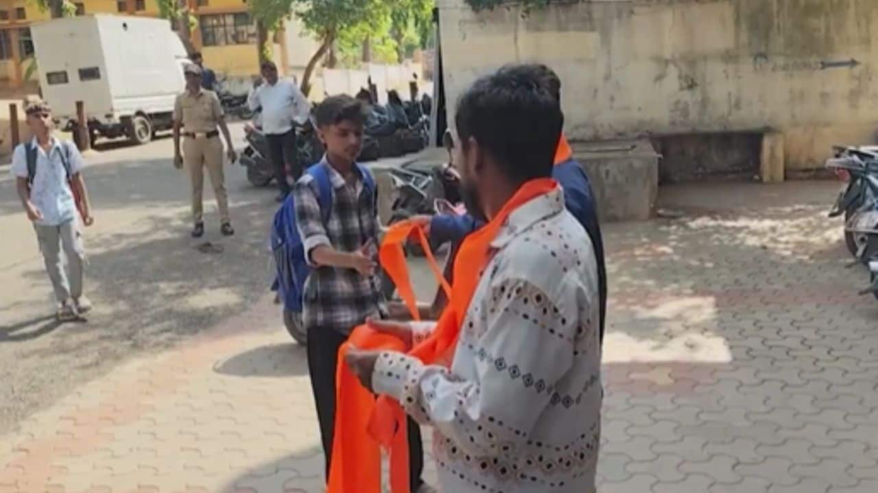 Hindu groups launch saffron shawl drive after Karnataka allows hijab in ...