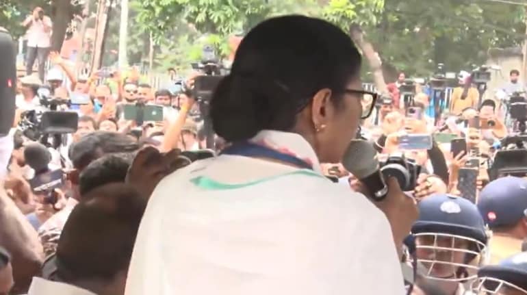 Mamata Banerjee leads protest in Kolkata against 'post-poll violence ...