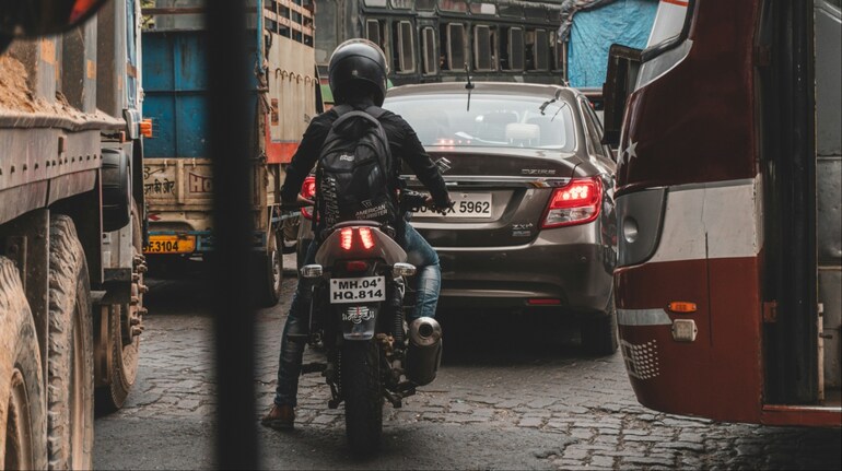 Mumbai woman says traffic cop imposed Rs 14,000 fine without challan ...