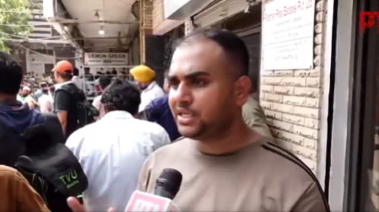 Malviya Nagar fire: Netizens hail mattress seller who helped hotels ...