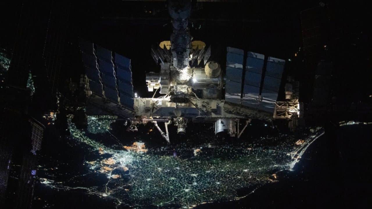 NASA ISS alert: Air leak sparks SpaceX Crew Dragon shelter order ...