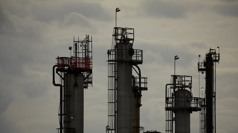 Russia’s Tyumen oil refinery ablaze after process disruption