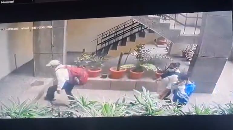 DU professor death: CCTV shows family entering building in face masks ...