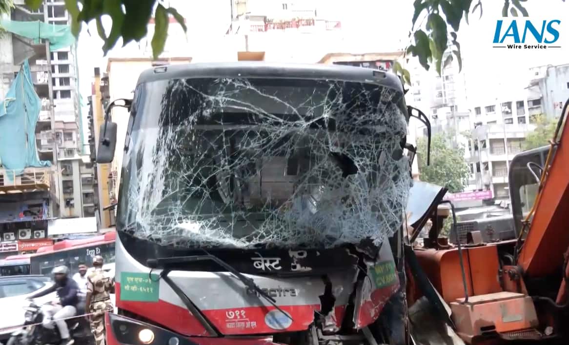 Mumbai road horror: 1 killed, 3 injured as BEST bus crashes into ...