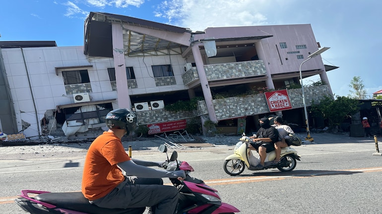 At least 32 dead as powerful 7.8-magnitude quake rocks Philippines ...