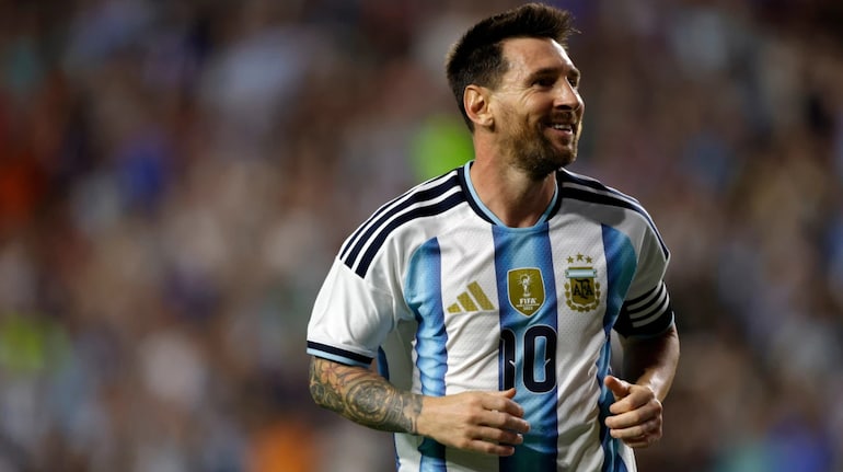 Lionel Messi scores penalty as Argentina beat Iceland 3-0 in FIFA World ...