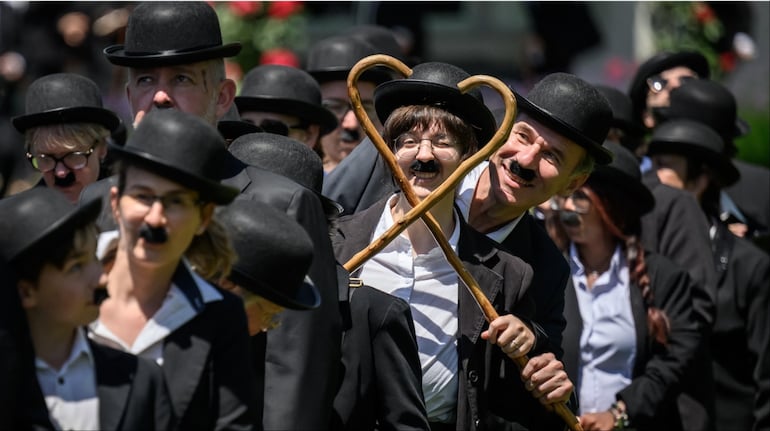 Over 400 Charlie Chaplin lookalikes gather at filmmaker's former home ...