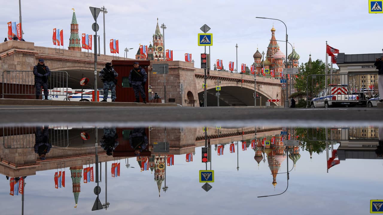 Kremlin urges US and Iran to resume talks as fresh strikes threaten ...