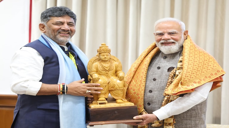 Karnataka CM seeks PM's intervention on Metro, Mekedatu projects; seeks ...