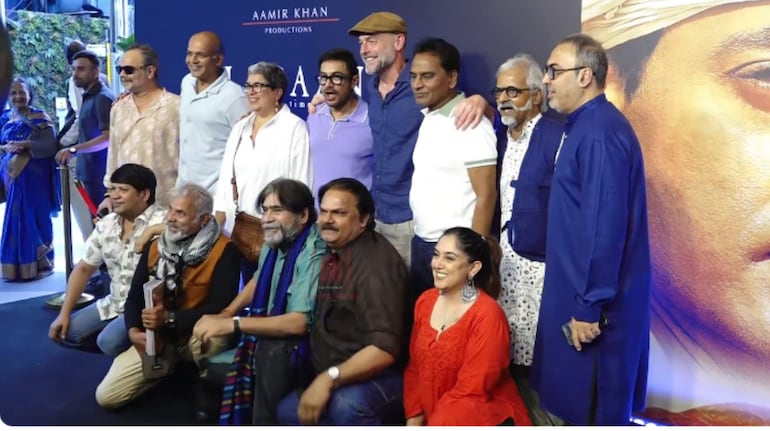 Aamir Khan poses with Lagaan team at re-release event as film marks 25 ...